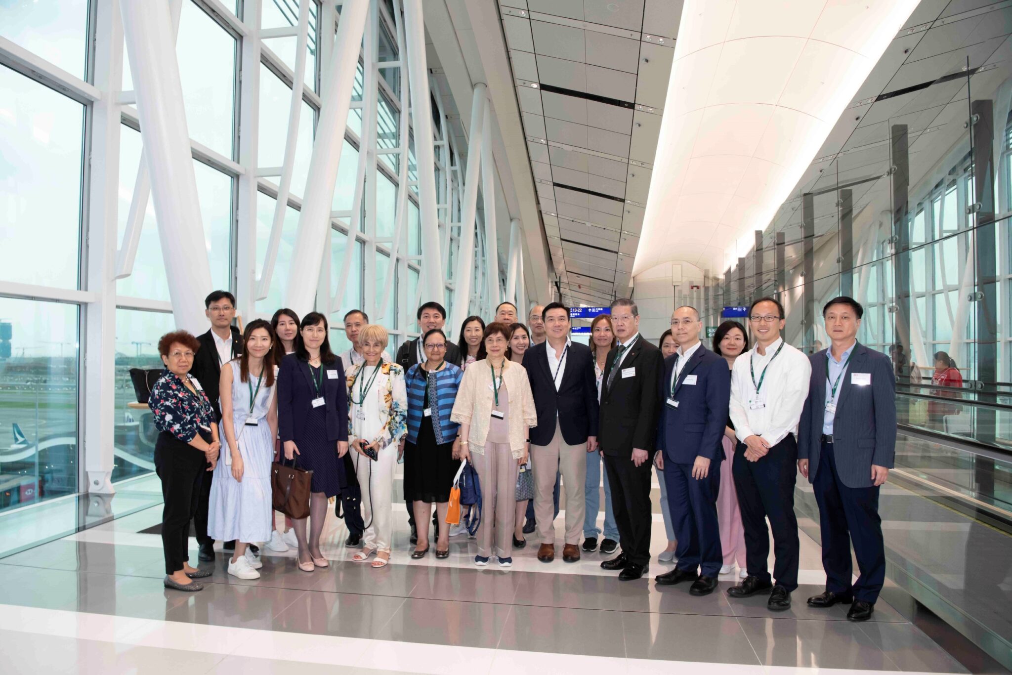 Hong Kong international airport upgrades & introduces smart tech ...